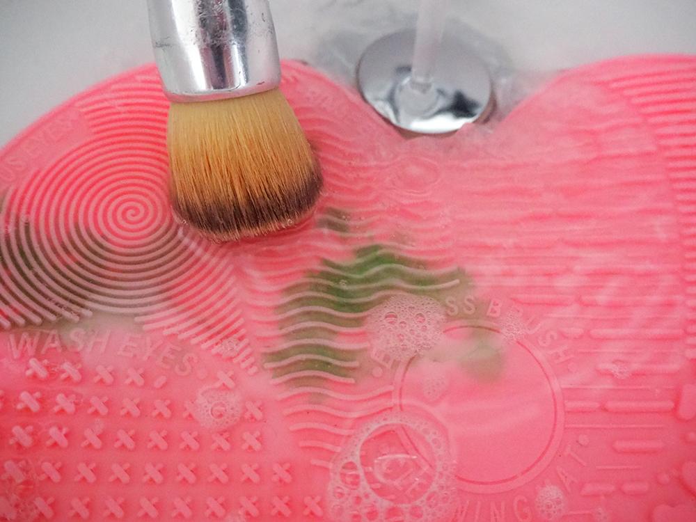 How To Safely Clean Makeup Brushes ? - My Glow Journey