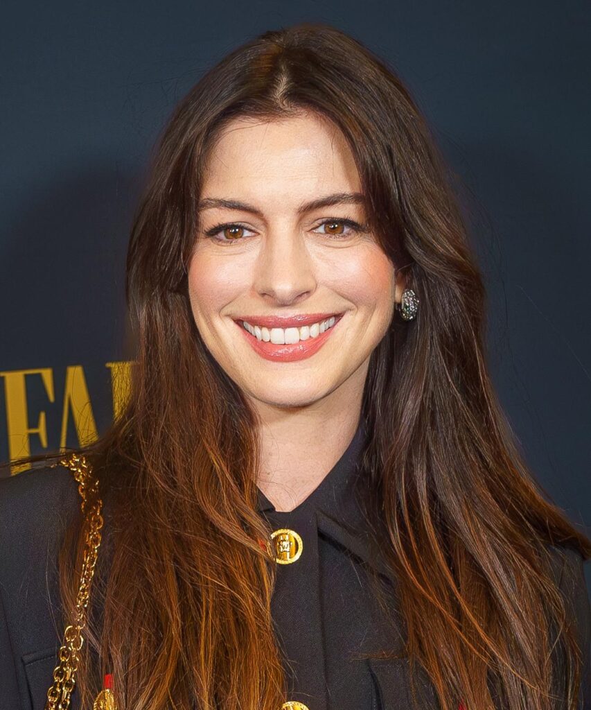 Does Anne Hathaway Have Curly Hair ? - My Glow Journey